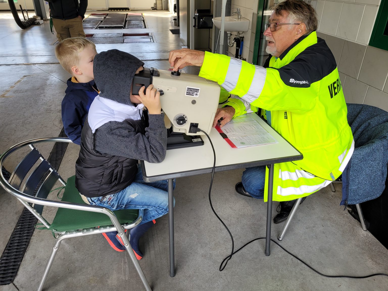 DEKRA und Verkehrswacht Essen - bewährte Kooperation für die Verkehrssicherheit - Verkehrswacht ...